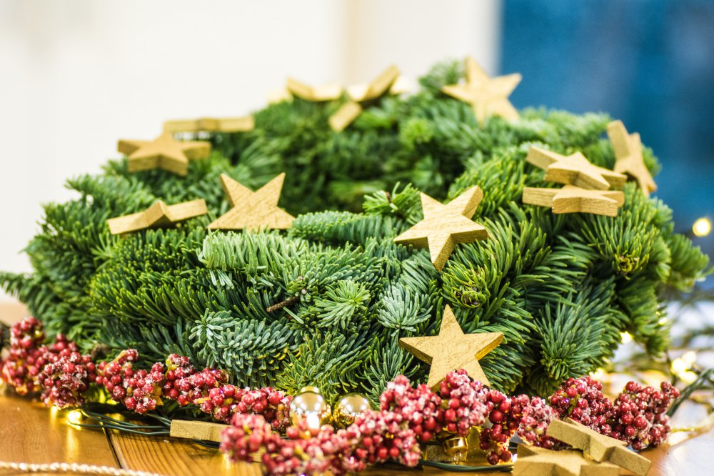 Weihnachtskranz Adventskranz - Kränze in verschiedenen Sorten günstig ...